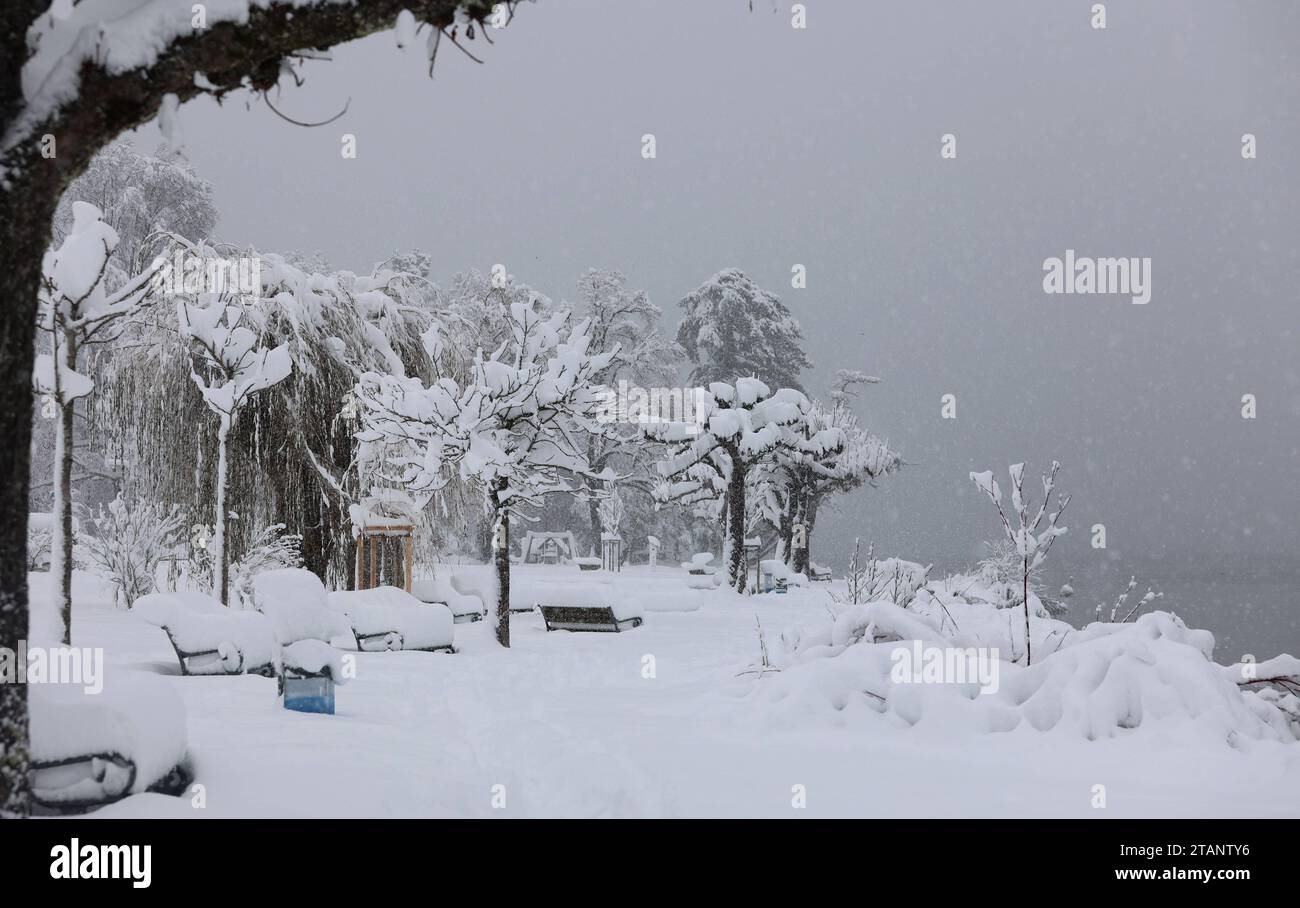 Tutzing, Bayern, Deutschland 02. Dezember 2023: Eine Wintertag in ...