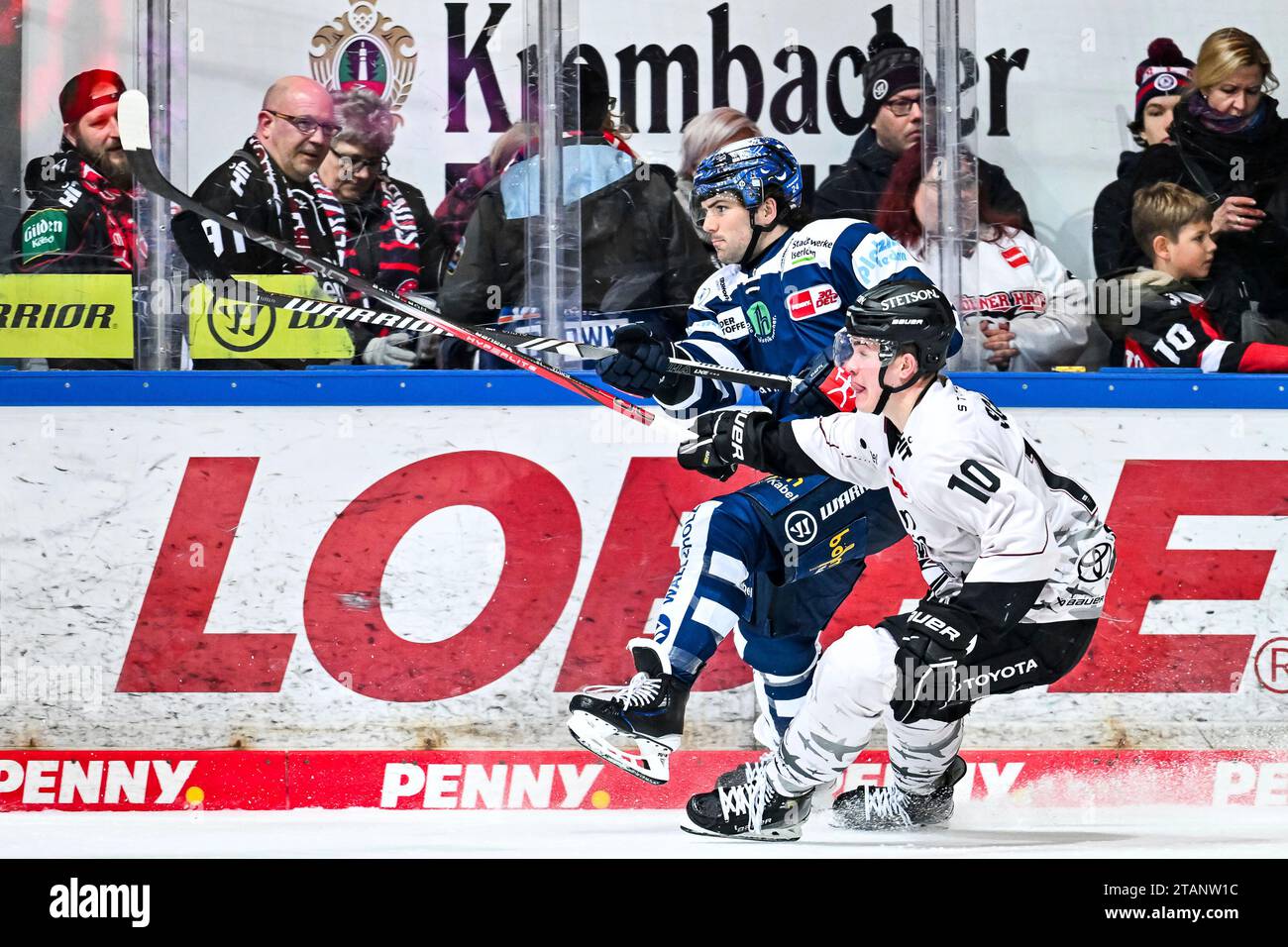 Iserlohn, Deutschland. 01st Dec, 2023. Mitch Eliot (Iserlohn Roosters ...