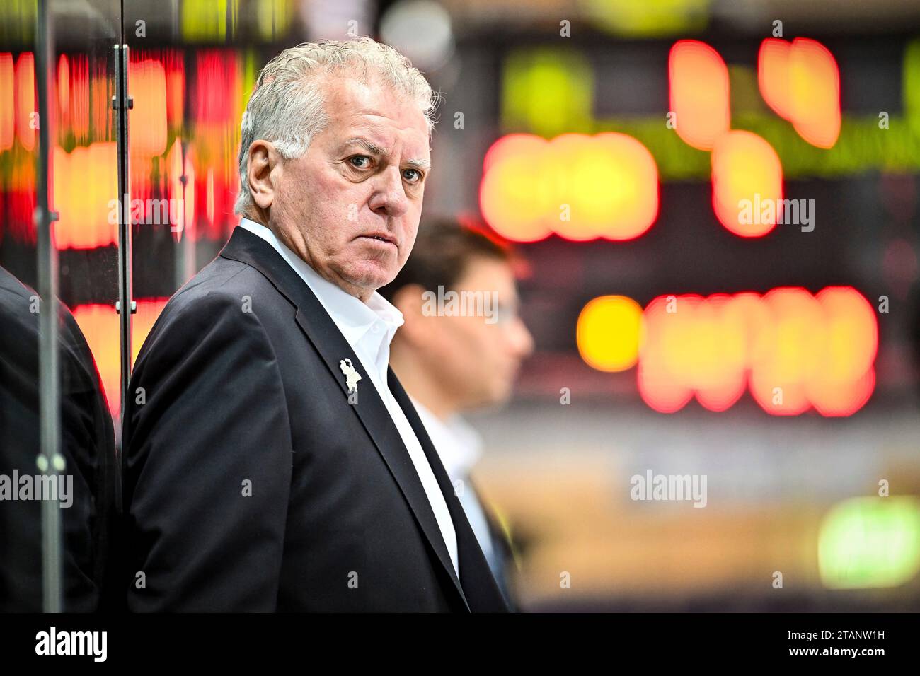Iserlohn, Deutschland. 01st Dec, 2023. Doug Shedden (Cheftrainer ...