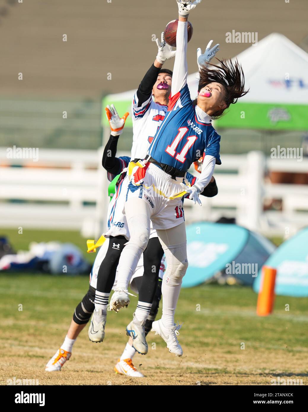 Shanghai, China. 2nd Dec, 2023. Chen Zihan (R) of Pigeons competes ...