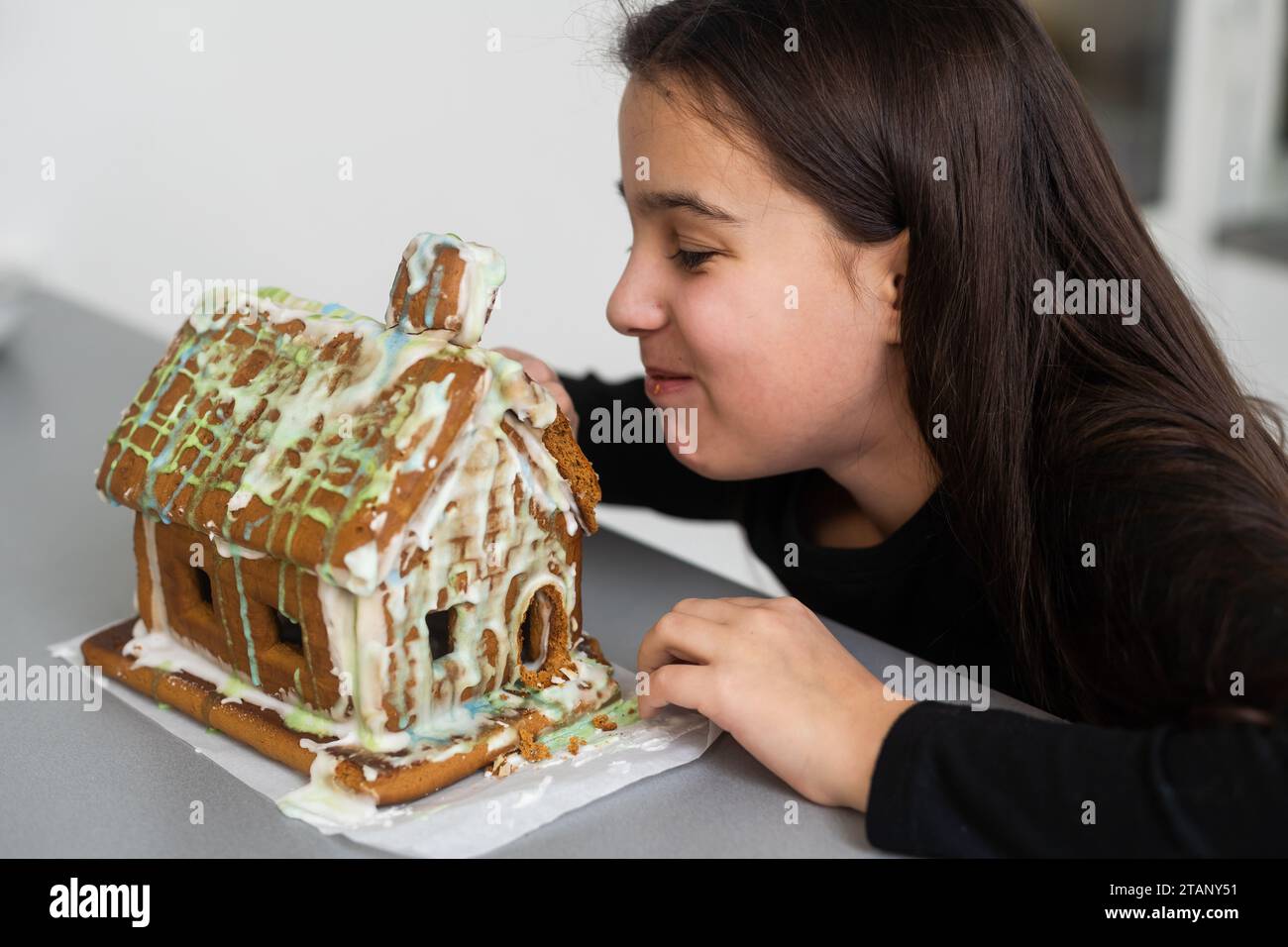 Icing tutorial hi-res stock photography and images - Alamy