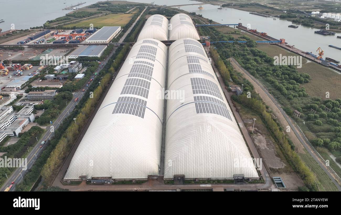 (231202) -- CHANGZHOU, Dec. 2, 2023 (Xinhua) -- This aerial photo taken ...