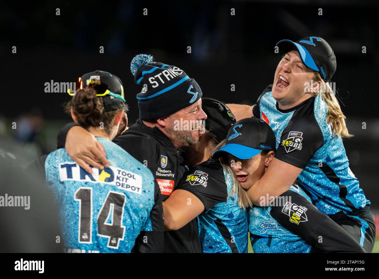 Brisbane heat v adelaide strikers hi-res stock photography and images ...