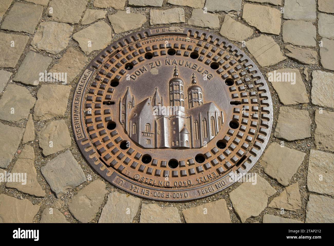 Gullideckel mit Dom, Naumburg, Sachsen-Anhalt, Deutschland *** Gully ...
