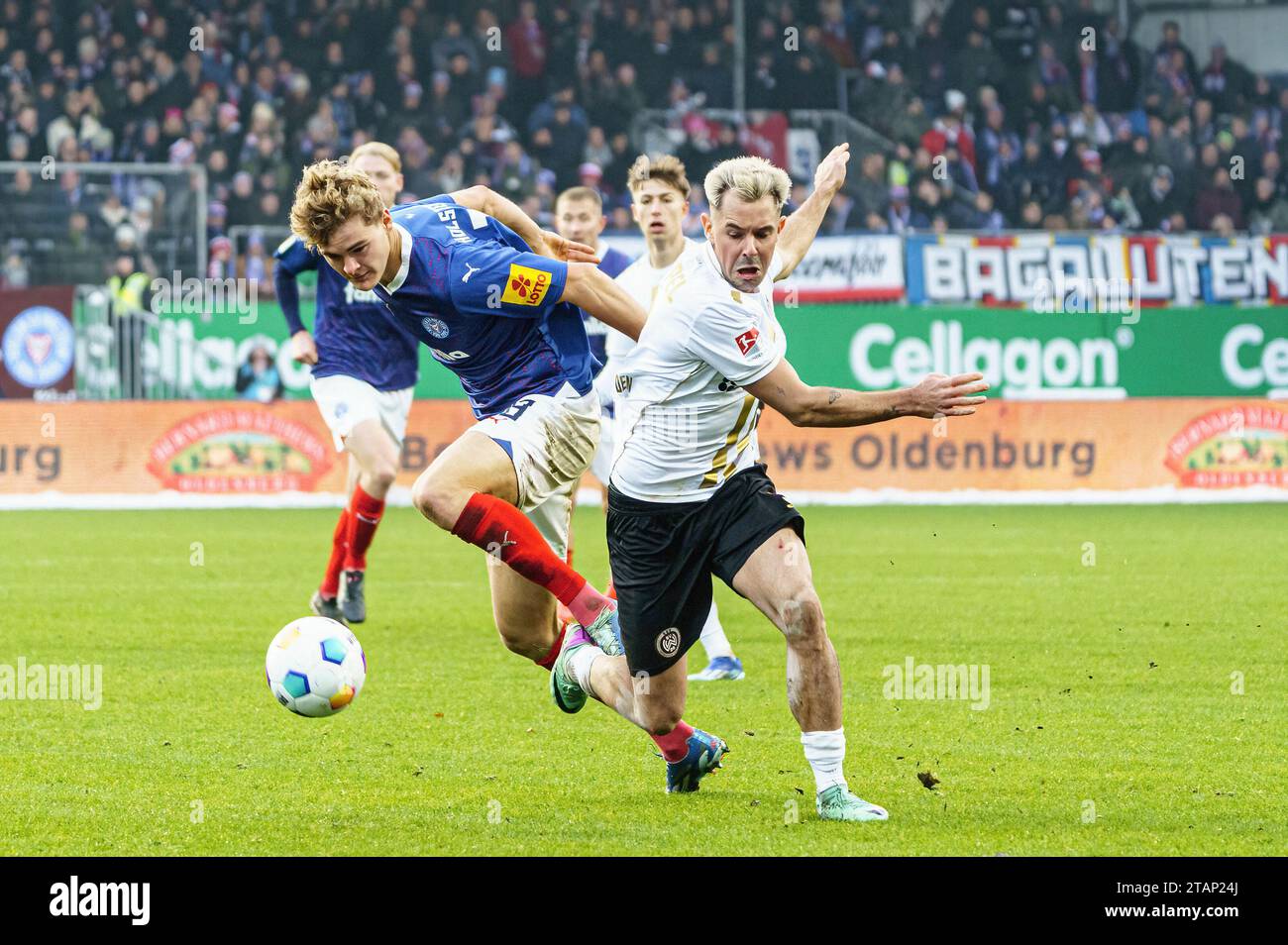 Kiel, Deutschland. 02nd Dec, 2023. Tom Rothe (Holstein Kiel, #18 ...