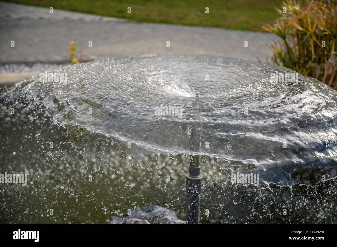 circle of water from a fountain spraying water 1 Stock Photo - Alamy
