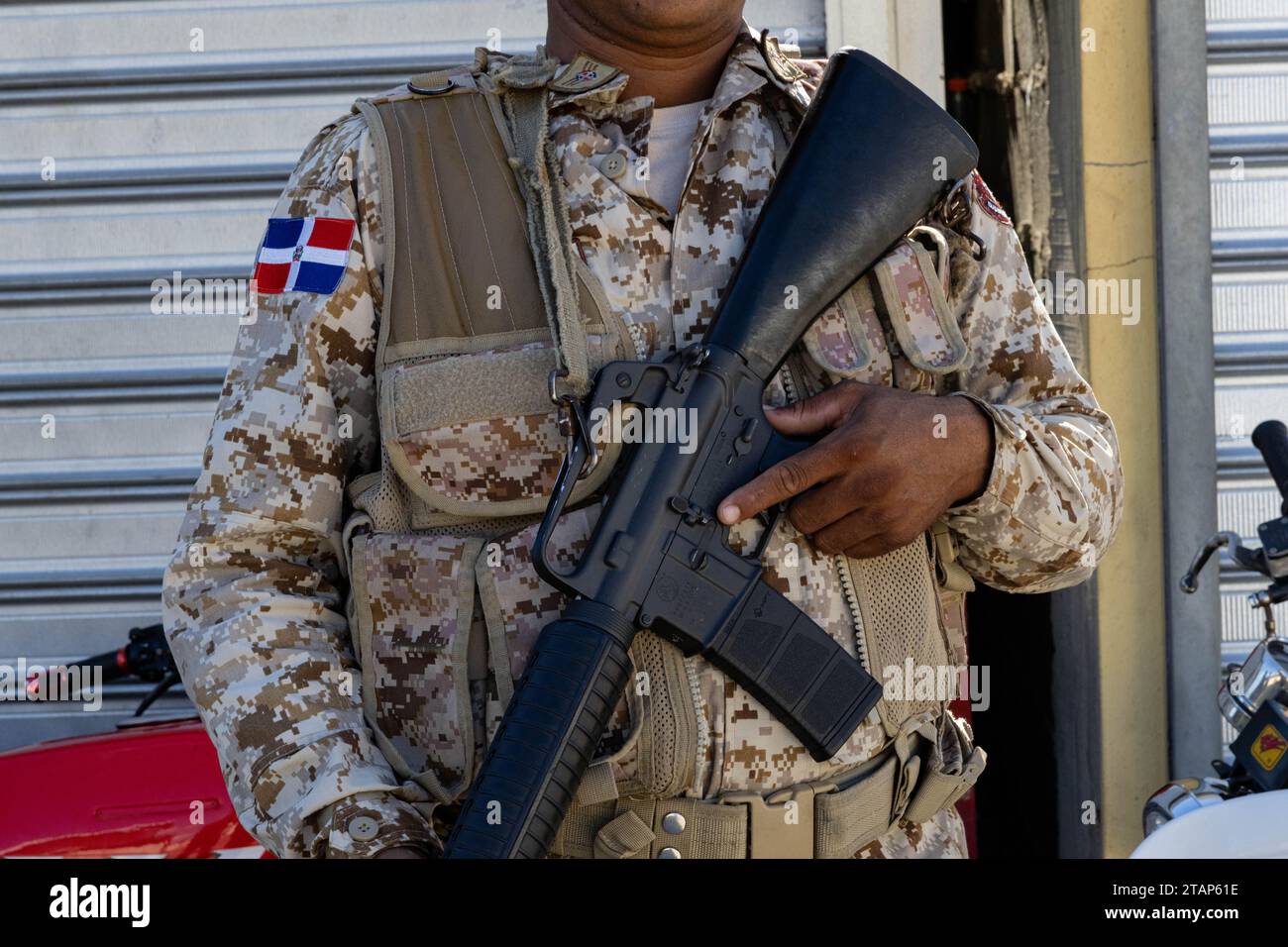 A soldiers from the Specialized Land Border Security Corps in Dajabón ...