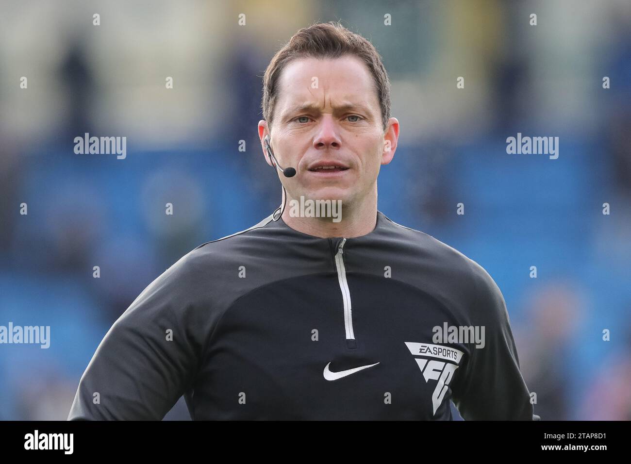 referee Darren England during the Sky Bet Championship match Leeds ...