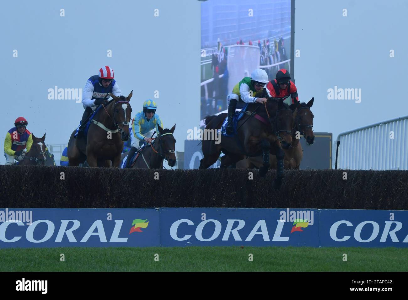 Cloudy glen horse racing hi-res stock photography and images - Alamy