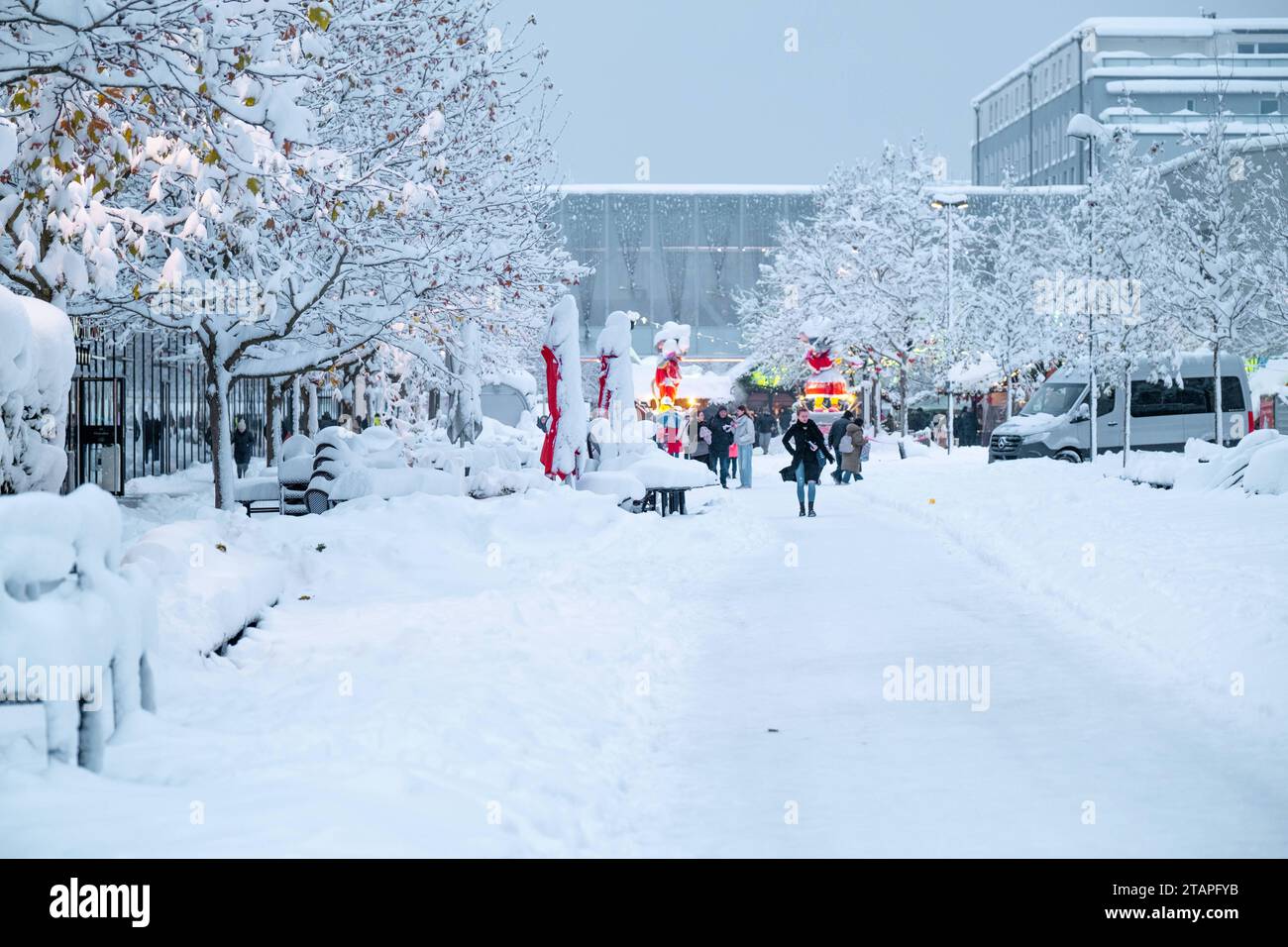 Wintereinbruch in München Pasing Wintereinbruch in München. Der Verkehr ...