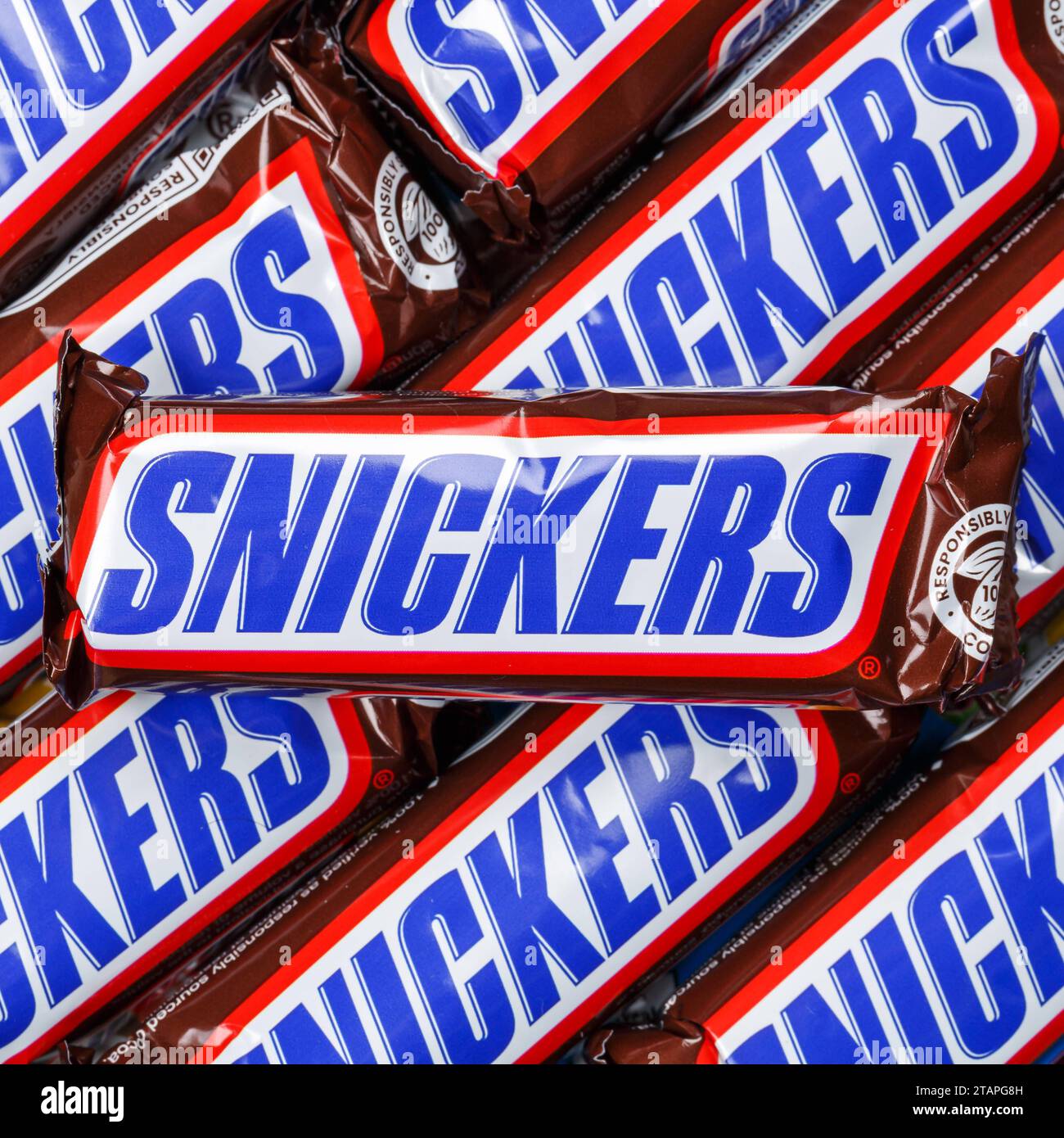 Snickers Riegel Schokoriegel von Mars Inc. als Hintergrund quadratisch ...