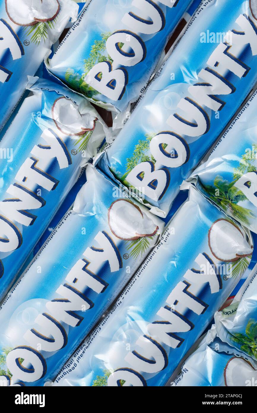 Bounty Riegel Schokoriegel von Mars Inc. als Hintergrund Hochformat ...