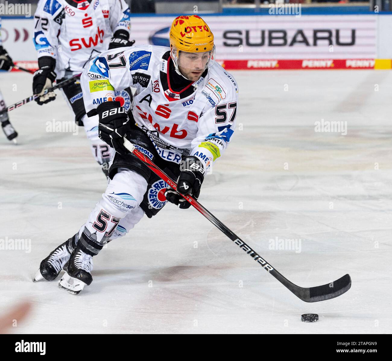 Muenchen, Deutschland. 01st Dec, 2023. Alex Friesen (Fischtown Pinguins ...