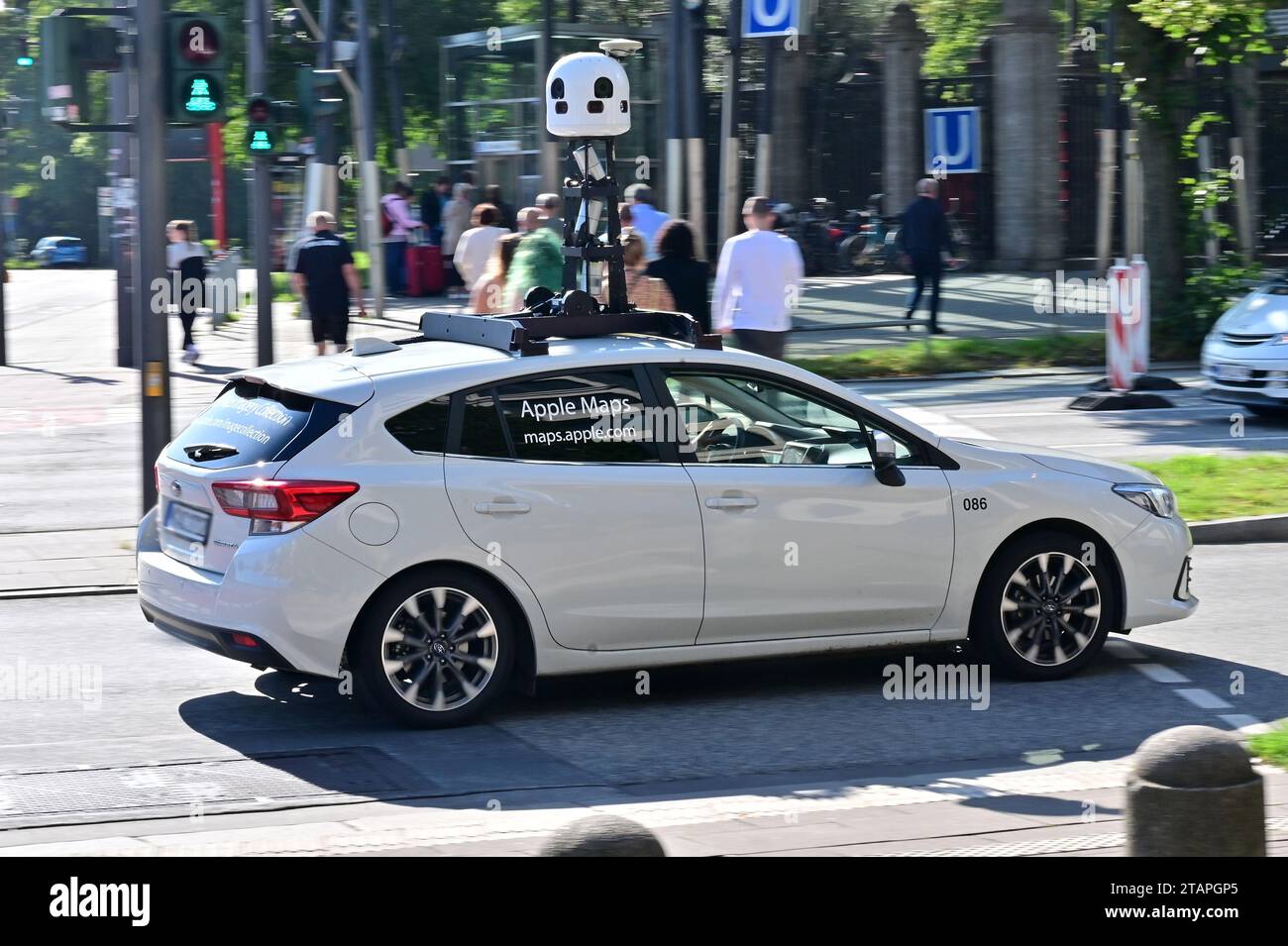 An Apple Maps Street View vehicle in Hamburg Stock Photo - Alamy