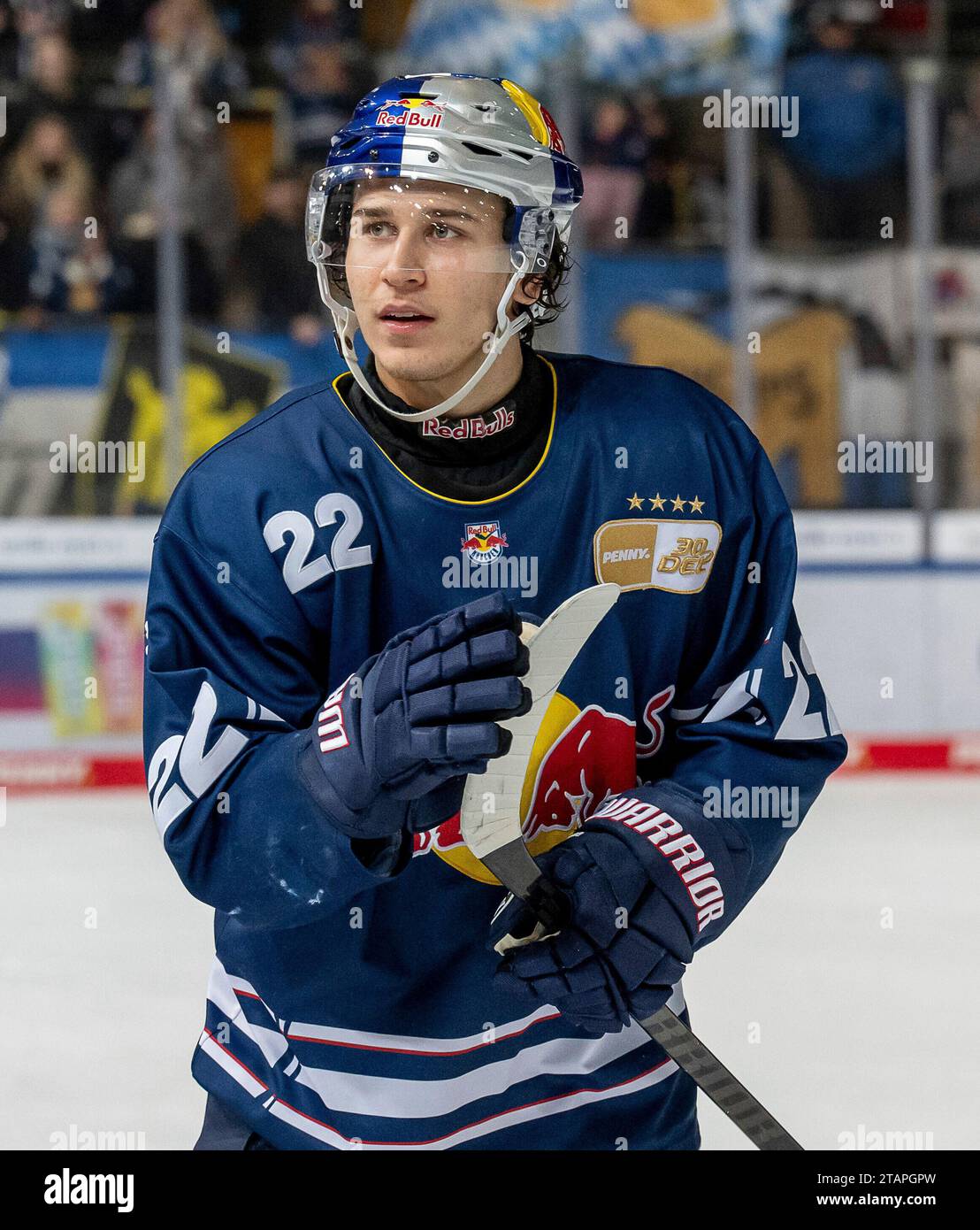 Muenchen, Deutschland. 01st Dec, 2023. Jakob Weber (EHC Red Bull ...