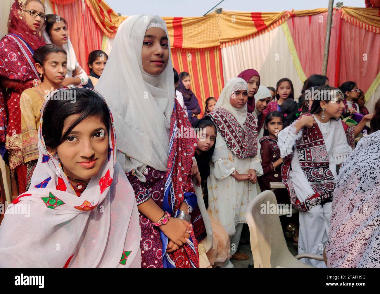 Karachi, Pakistan. 02nd Dec, 2023. Children are wearing Sindh ...