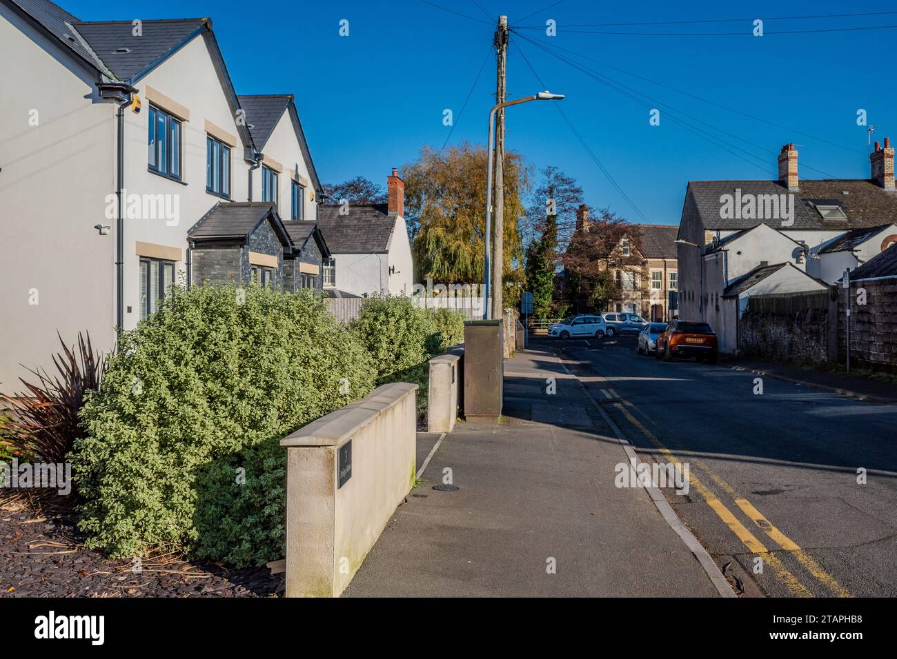 Row of suburban houses hi-res stock photography and images - Alamy