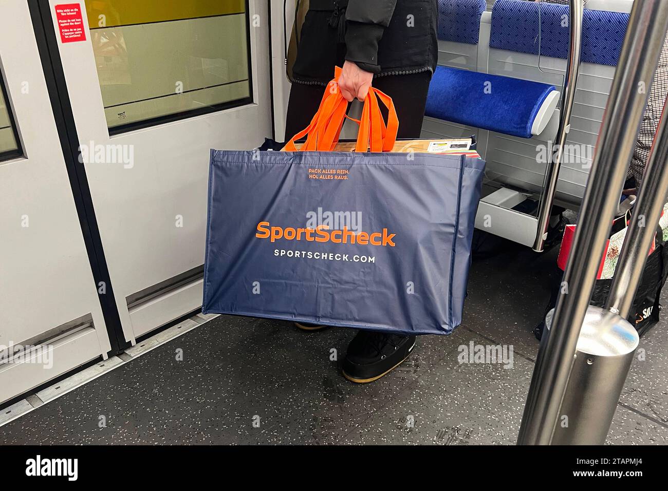 Tragetasche hi-res stock photography and images - Alamy