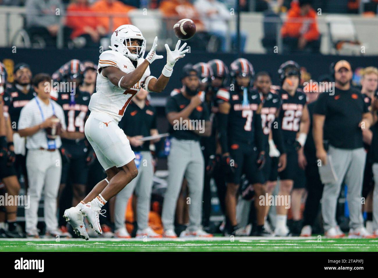 ARLINGTON, TX - DECEMBER 02: Texas Longhorns running back Keilan ...