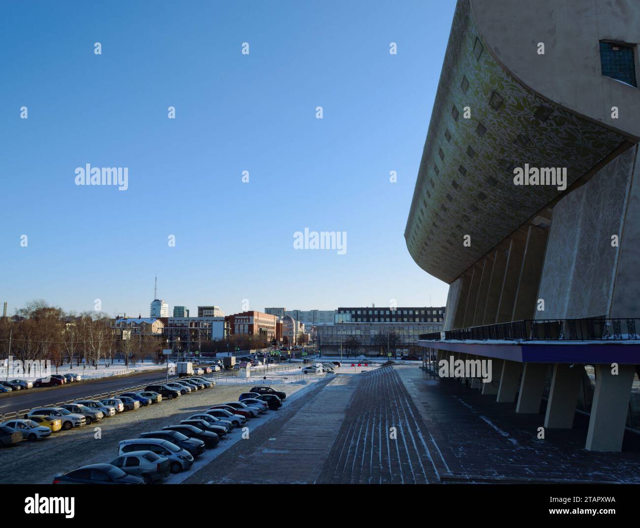 High rise building car parking hi-res stock photography and images - Alamy