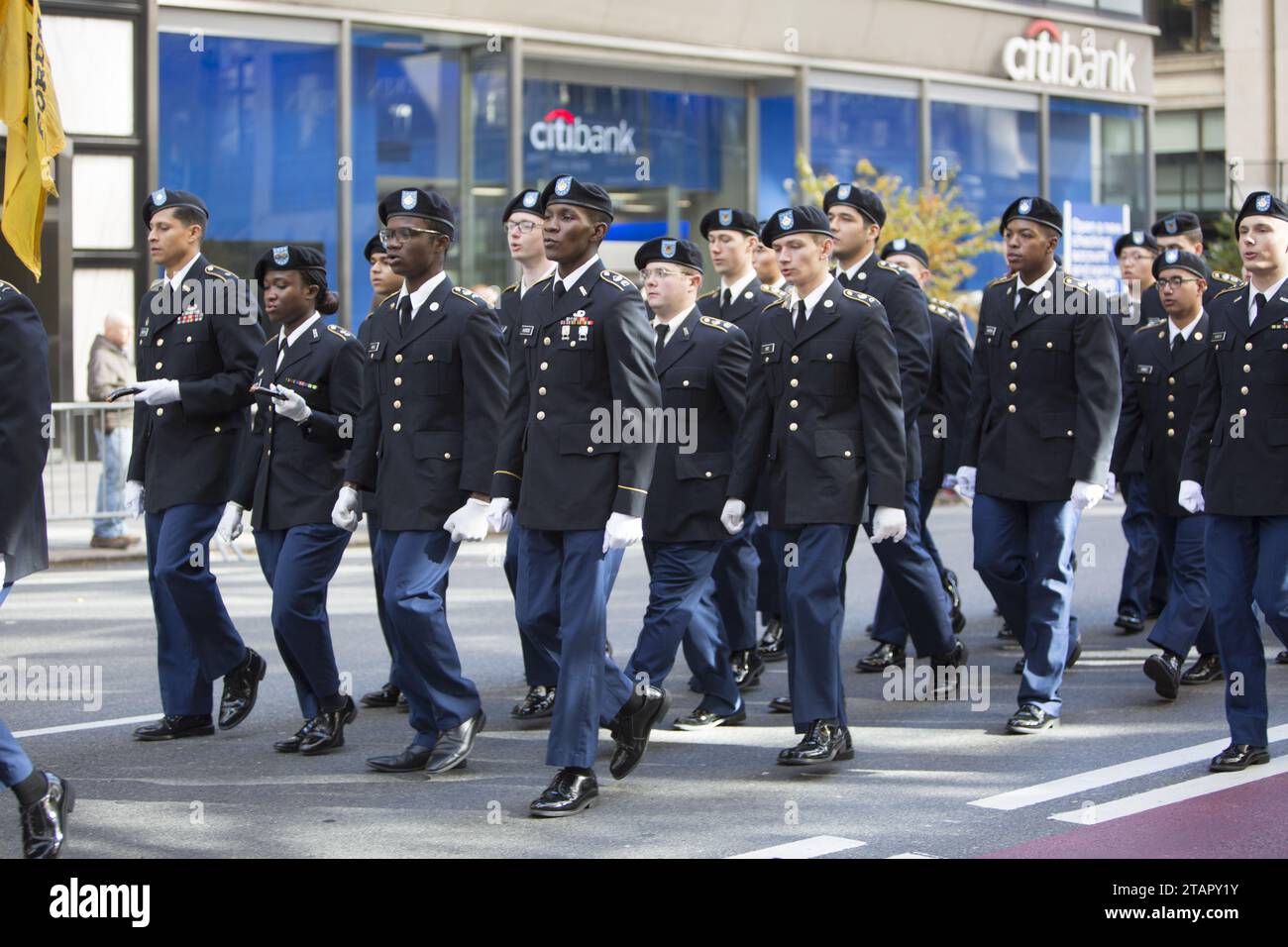 Us army uniforms hi-res stock photography and images - Alamy