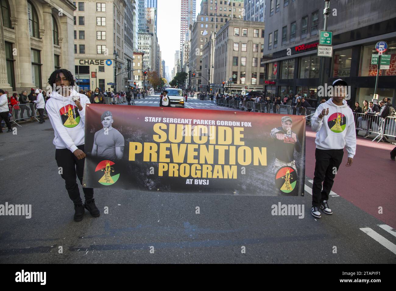 Tens of thousands marched in the New York City Veterans Day Parade ...