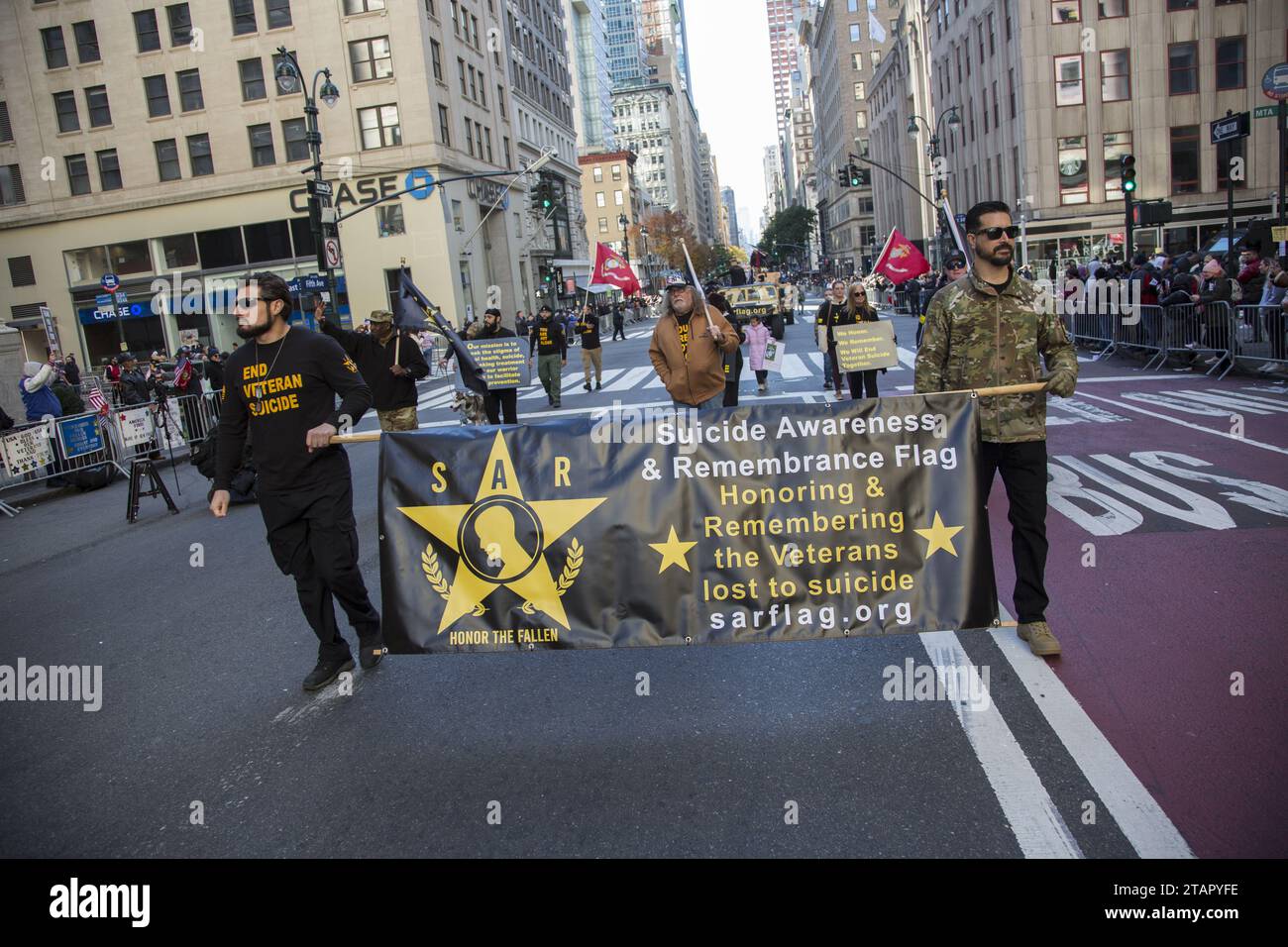 Tens of thousands marched in the New York City Veterans Day Parade ...