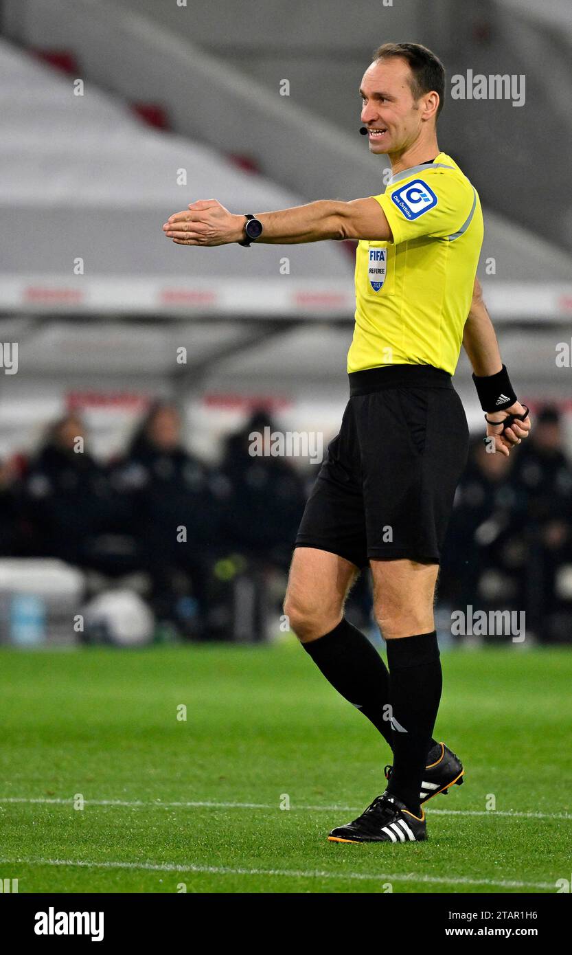Schiedsrichter Referee Bastian Dankert Gestik Geste GER, VfB Stuttgart ...