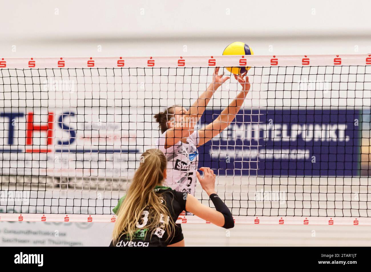 Erfurt, Deutschland. 02nd Dec, 2023. Isabella Noble (Schwarz-Weiss ...