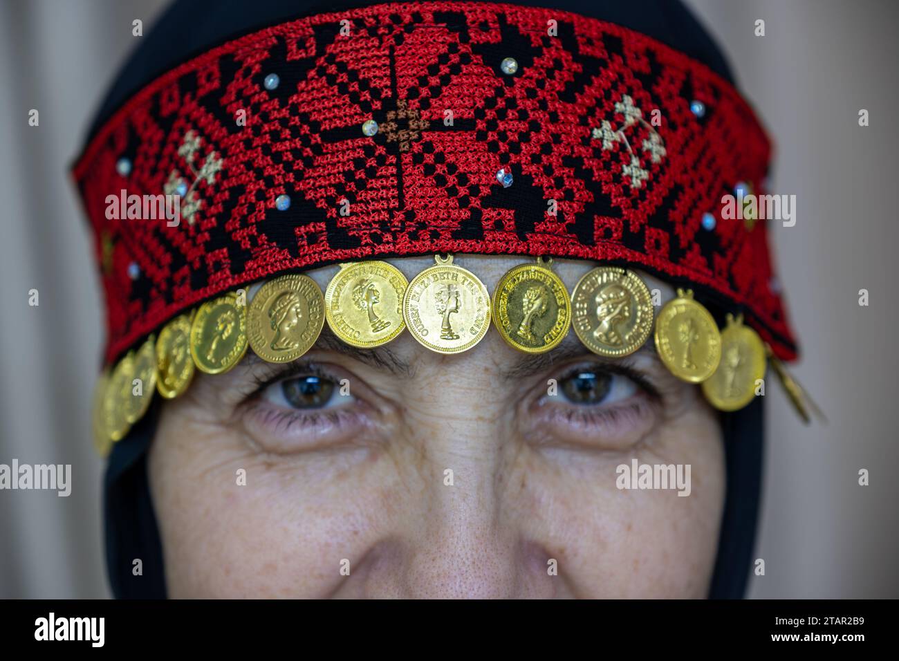 Palestinian woman in traditional dress hi-res stock photography and ...