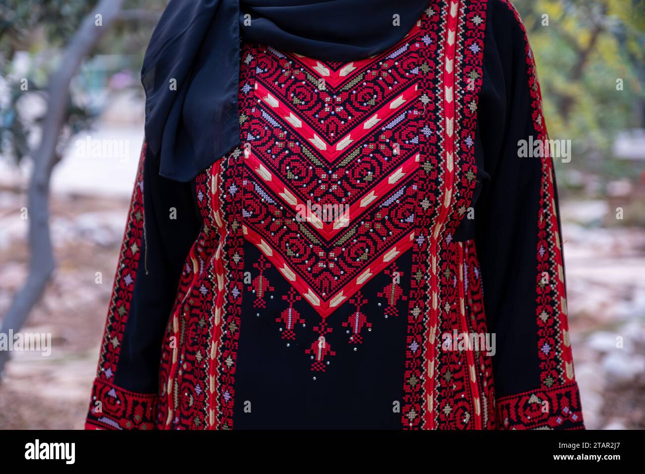 A Palestinian woman dress in red and black Stock Photo - Alamy