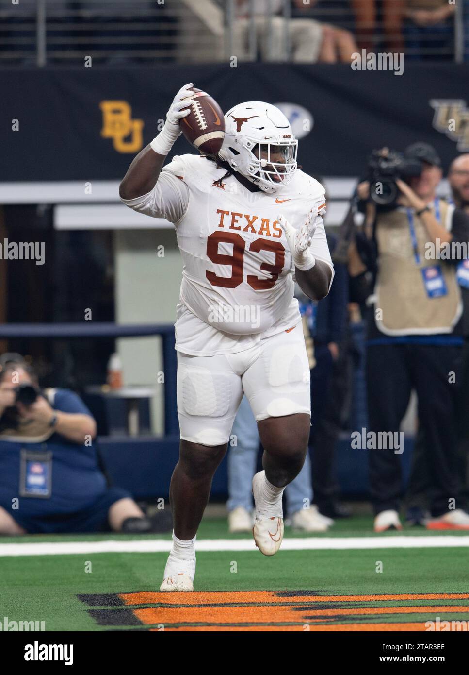 Catching touchdown hi-res stock photography and images - Alamy