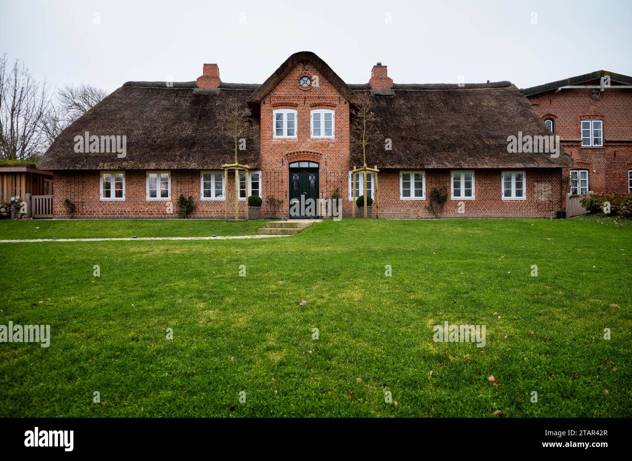 Frisian house with thatched roof, Keitum, North Sea island of Sylt ...