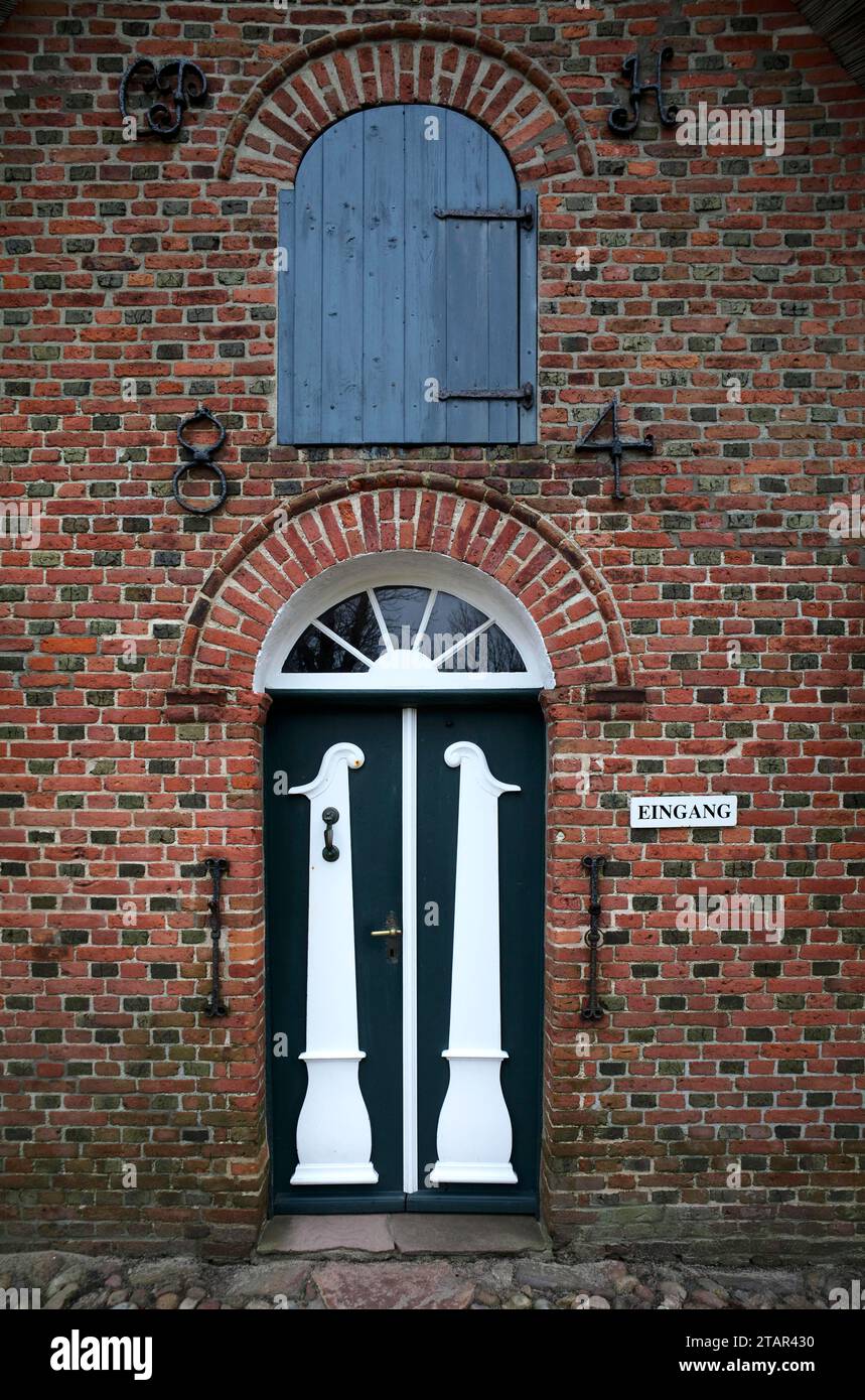 Entrance, Museum Altfriesisches Haus, Frisian house with thatched roof ...
