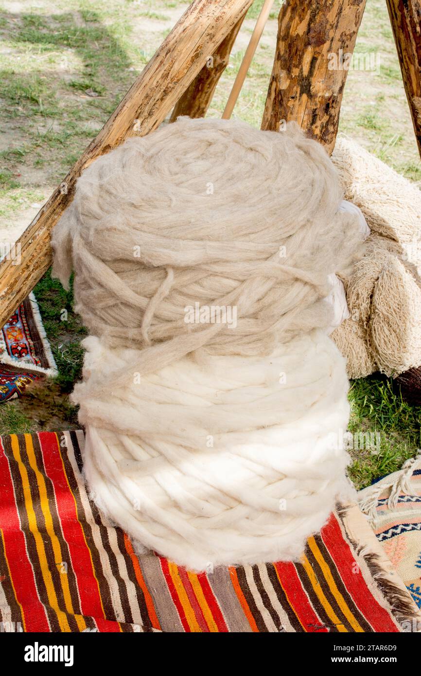 Heap of wool as a texture background Stock Photo - Alamy