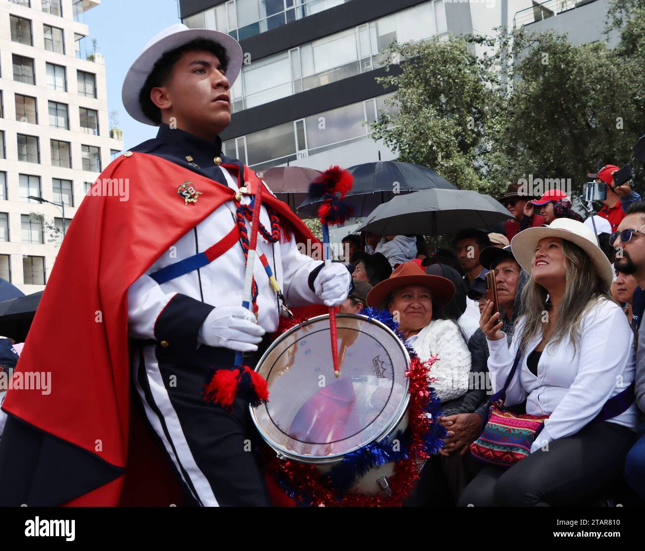 DESFILE-CONFRATERNIDAD-FIESTAS-QUITO Quito, sabado 02 de diciembre del ...