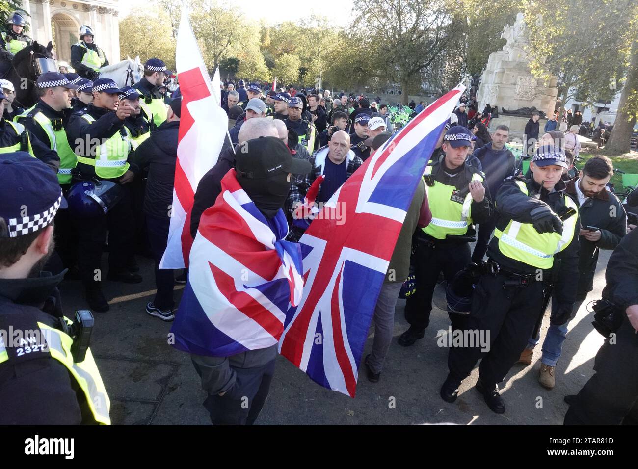 Counter Protest by Nationalists gather before the Pro Palestine ...