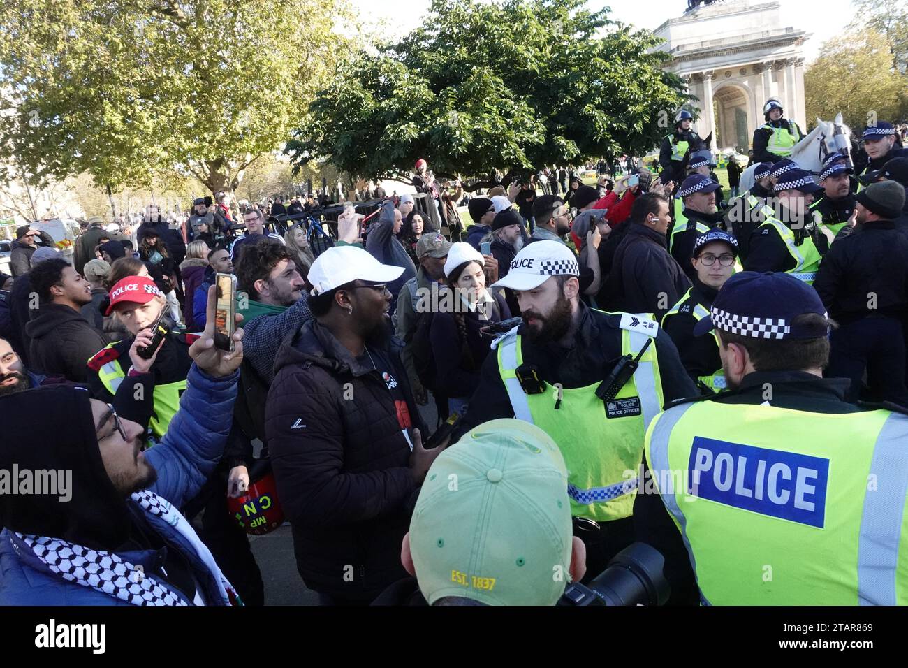 Counter Protest by Nationalists gather before the Pro Palestine ...
