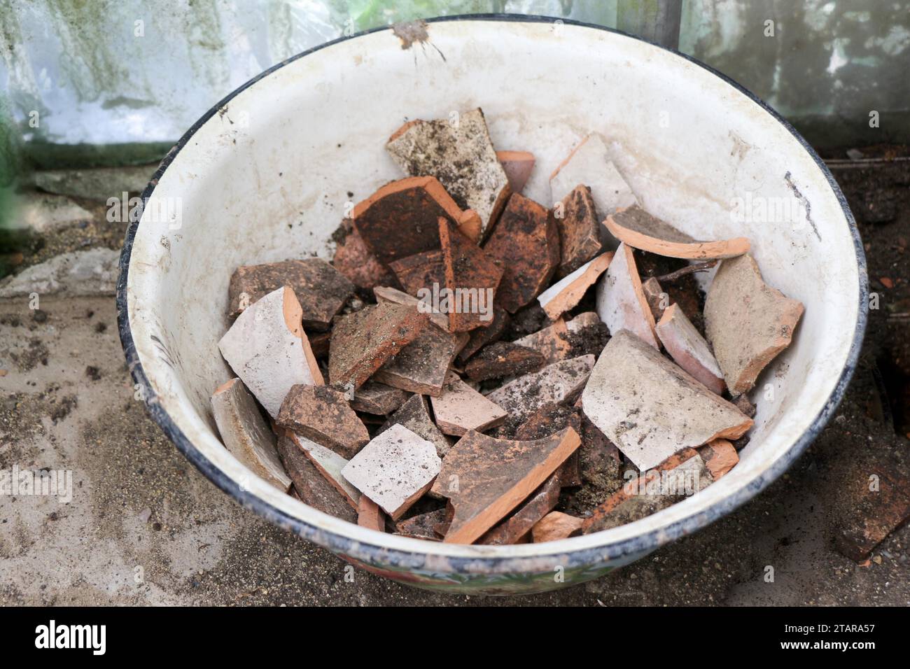 Pot pieces hi-res stock photography and images - Alamy