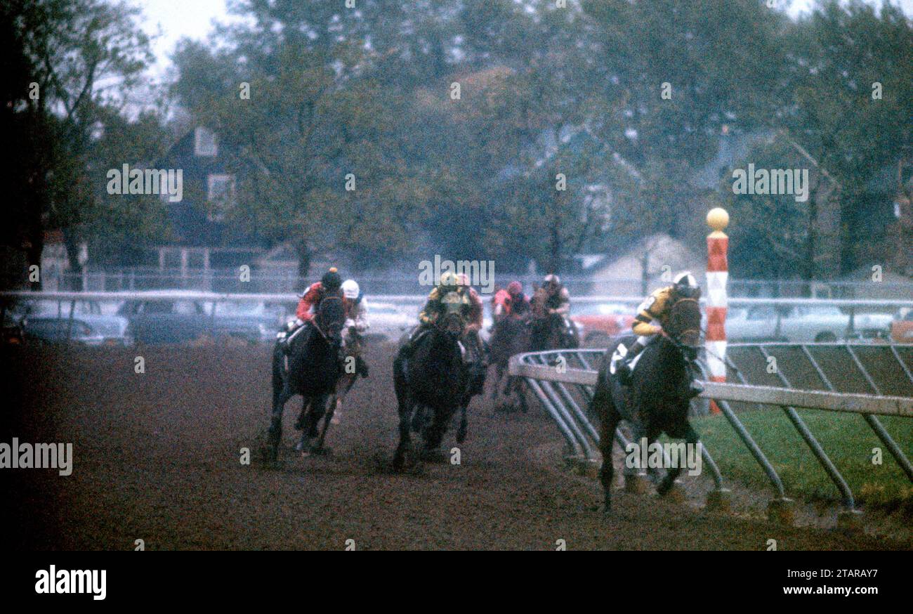 NEW YORK, NY - OCTOBER 1: Jockey Bill Hartack aboard Tudor Era #8 races ...