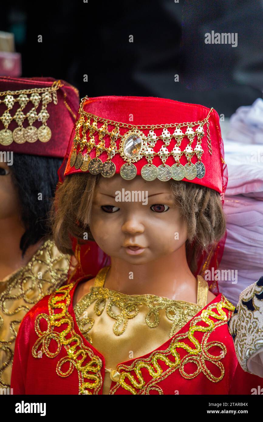 Pile of Turkish fez, traditional ottoman hat Stock Photo - Alamy