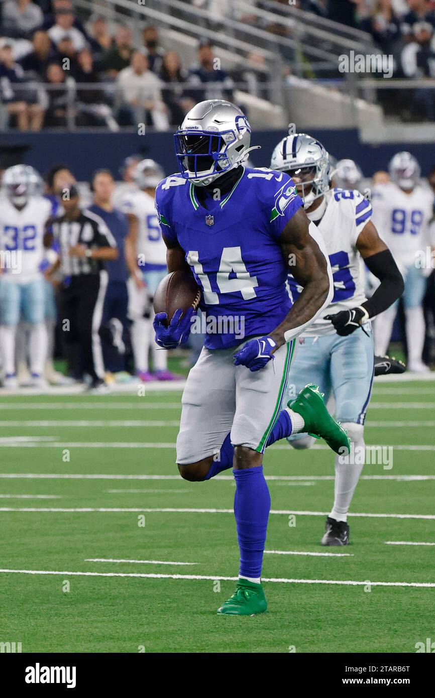 Seattle Seahawks wide receiver DK Metcalf (14) runs for a touchdown after a reception against ...