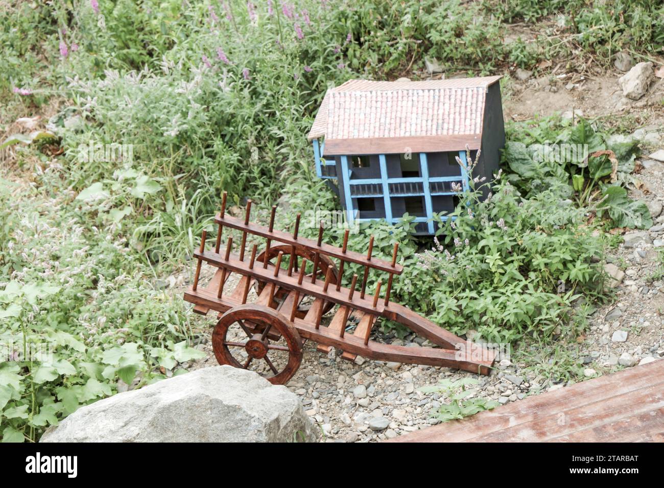 An old traditional wooden cart for transport Stock Photo - Alamy