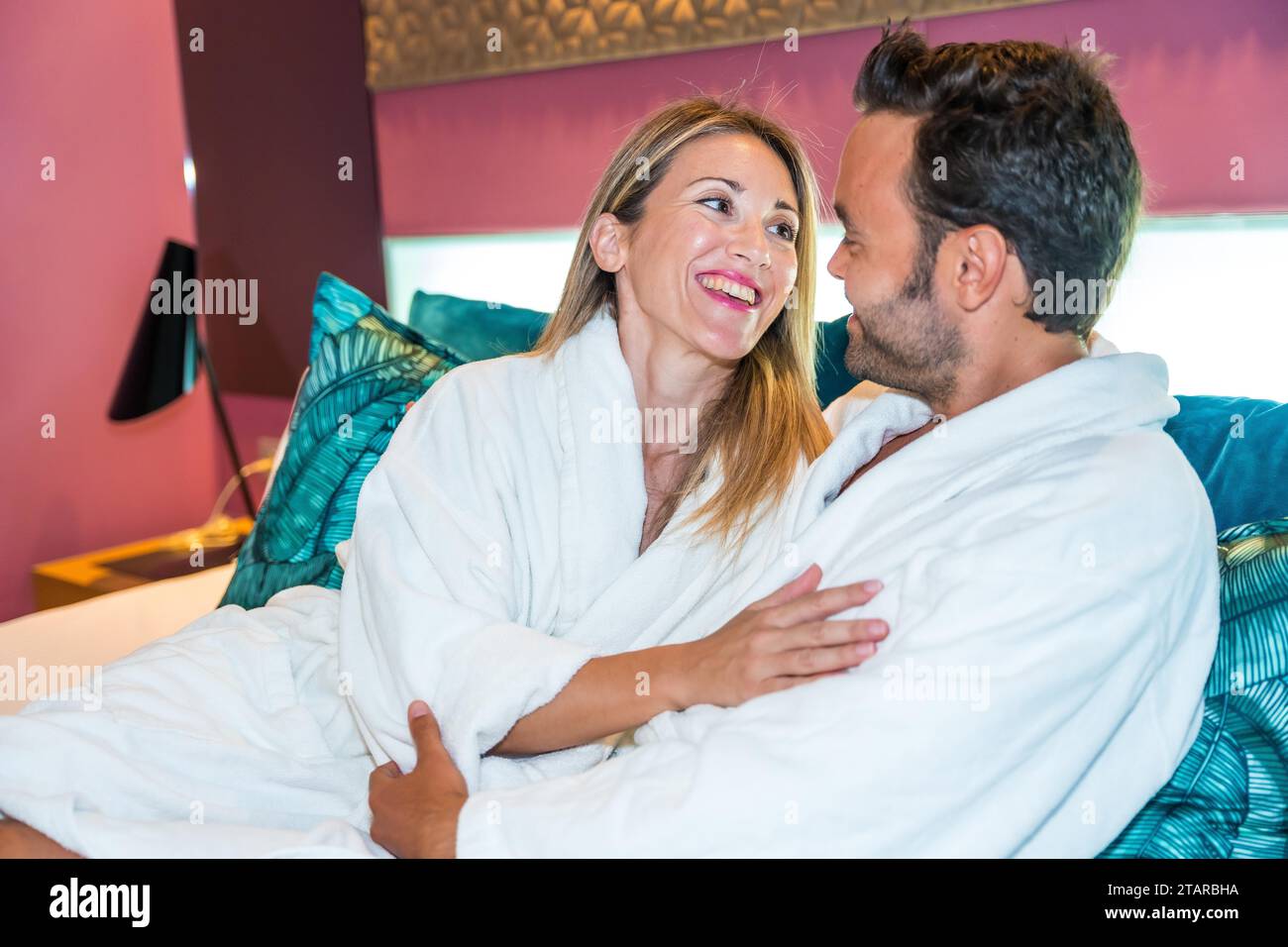 Couple and affair hotel room hi-res stock photography and images - Alamy