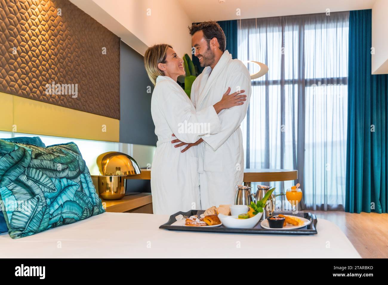 Couple and affair hotel room hi-res stock photography and images - Alamy