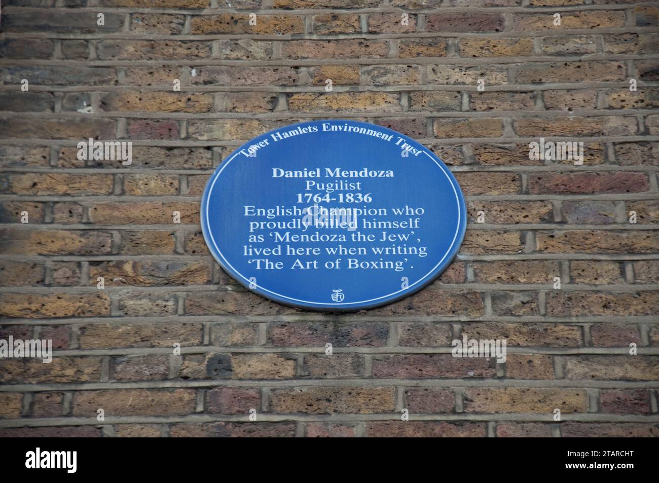 Plaque indicating that Daniel Mendoza, Jewish boxer. lived in this ...