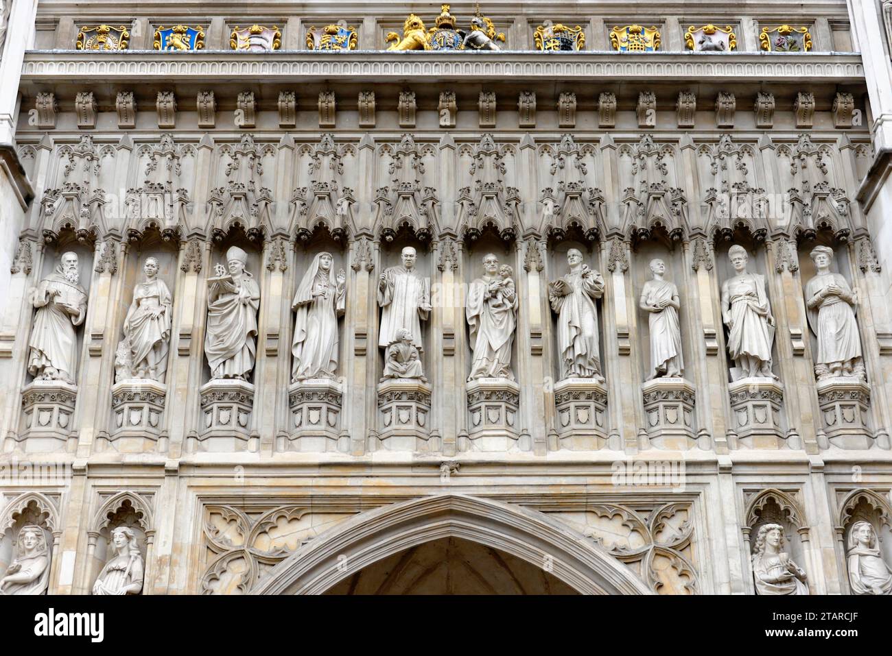 Westminster abbey statues hi-res stock photography and images - Alamy
