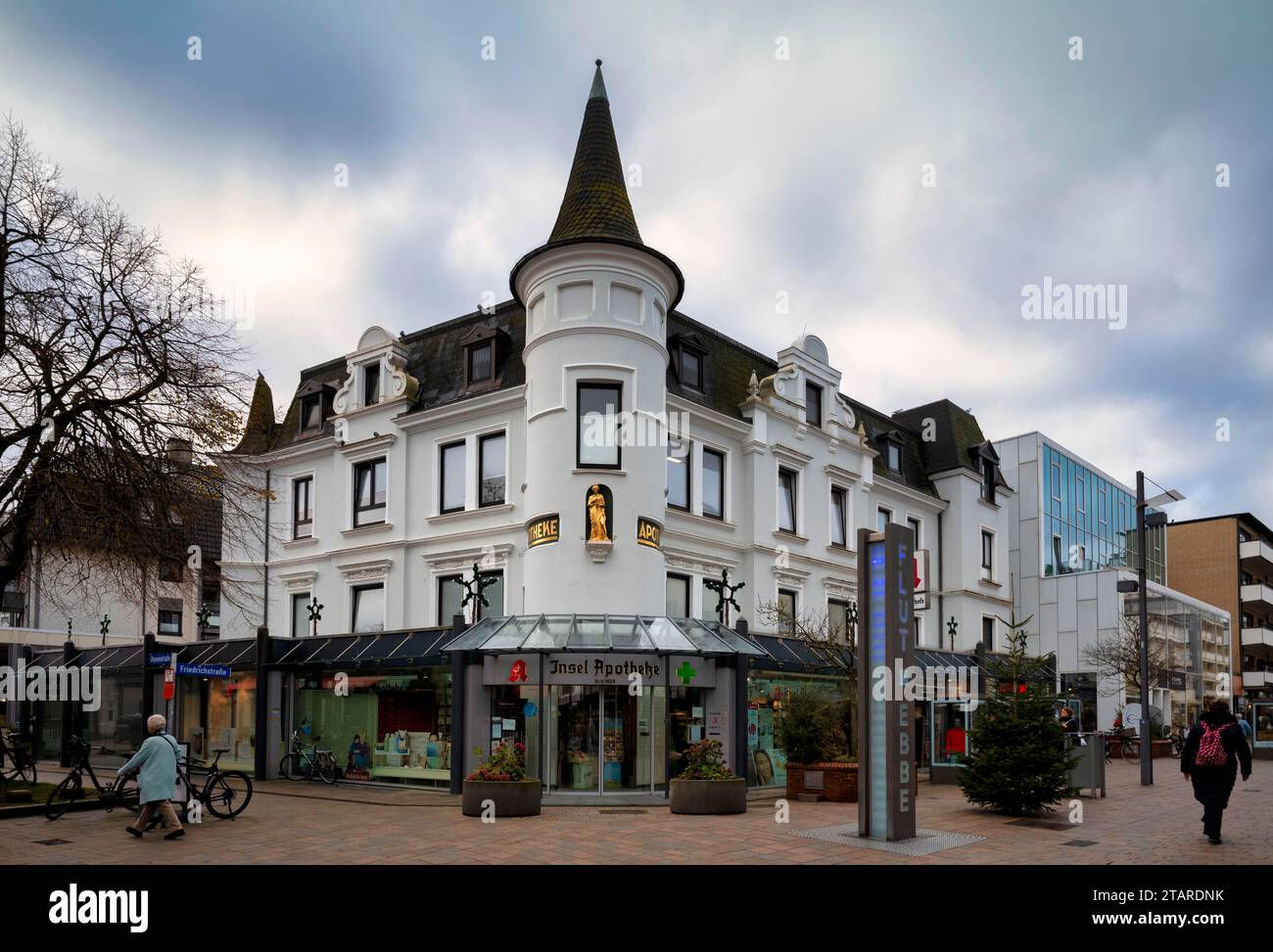 Island pharmacy, display tide, ebb and flow, pedestrian zone ...