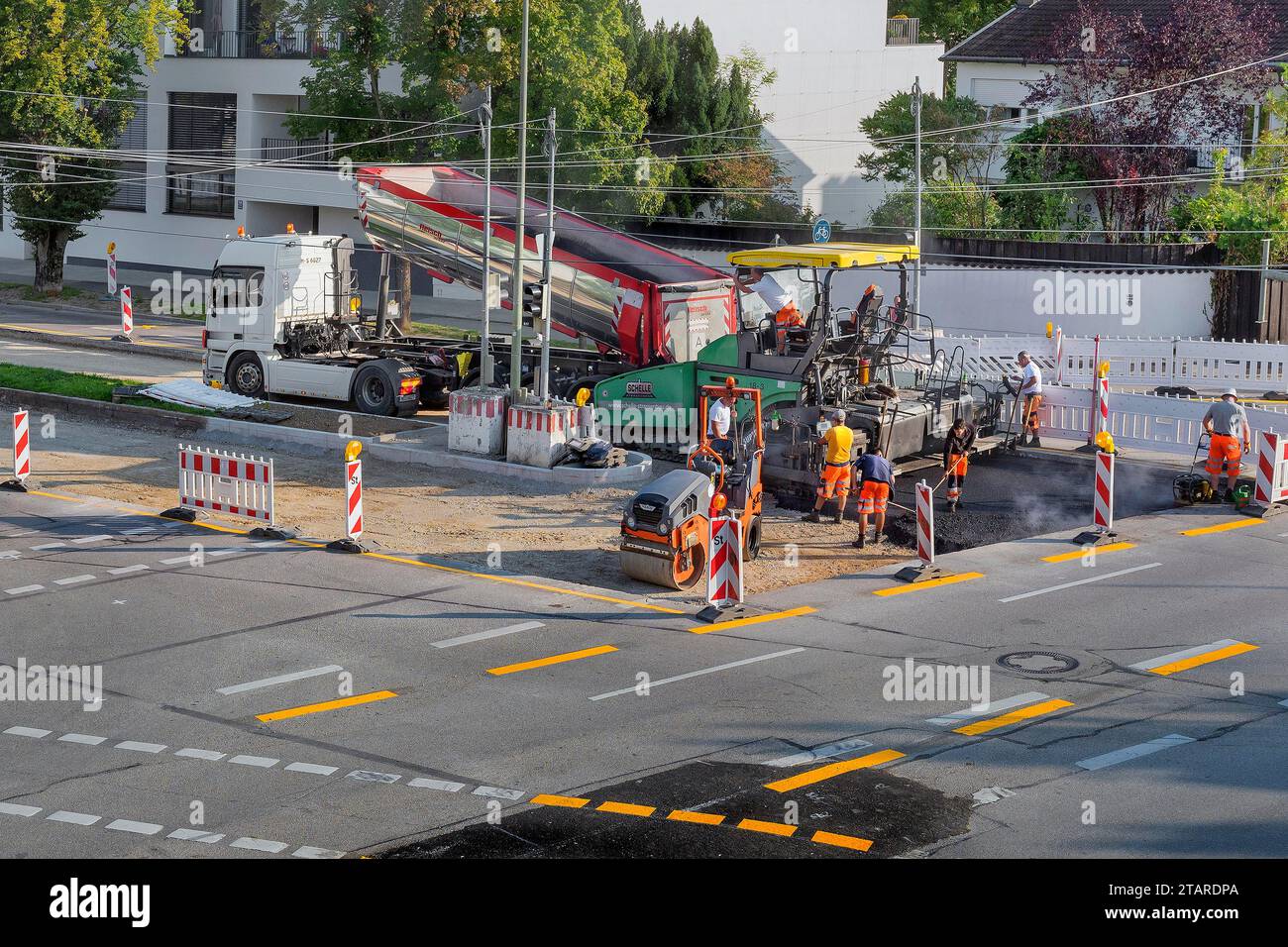 Asphalting machine, asphalt paver, road construction work and new ...