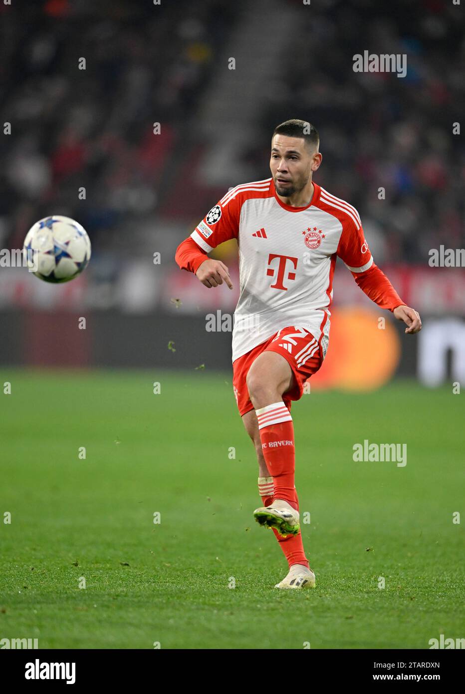 Raphael Guerreiro FC Bayern Munich FCB (22) on the ball Champions ...